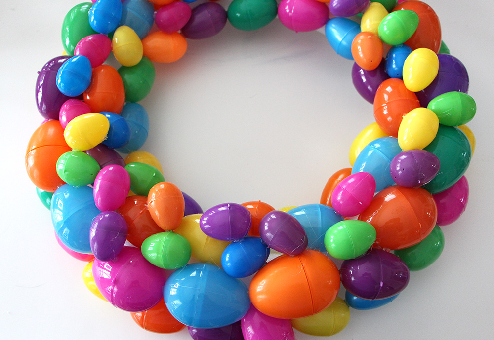 DIY: Easter egg wreath