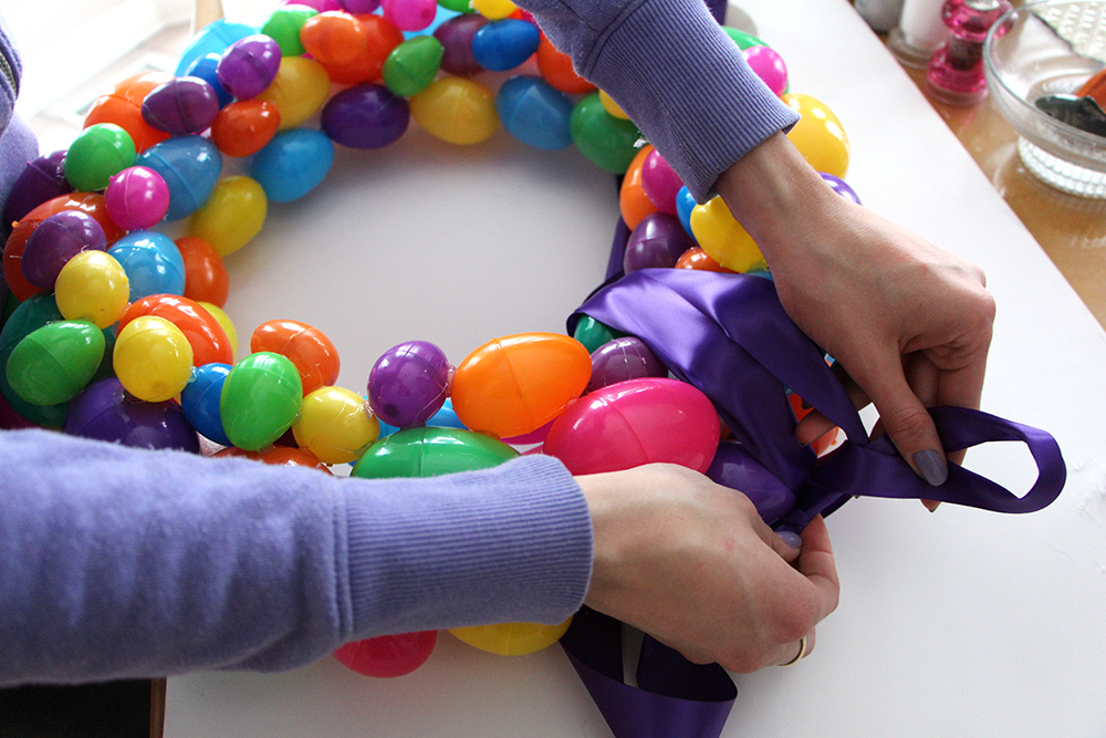 DIY: Easter egg wreath