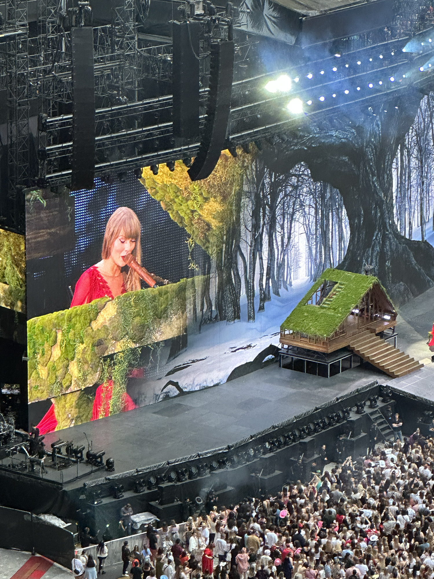Taylor Swift Eras Tour London Night 1 Recap + Whether Travelling to go ...